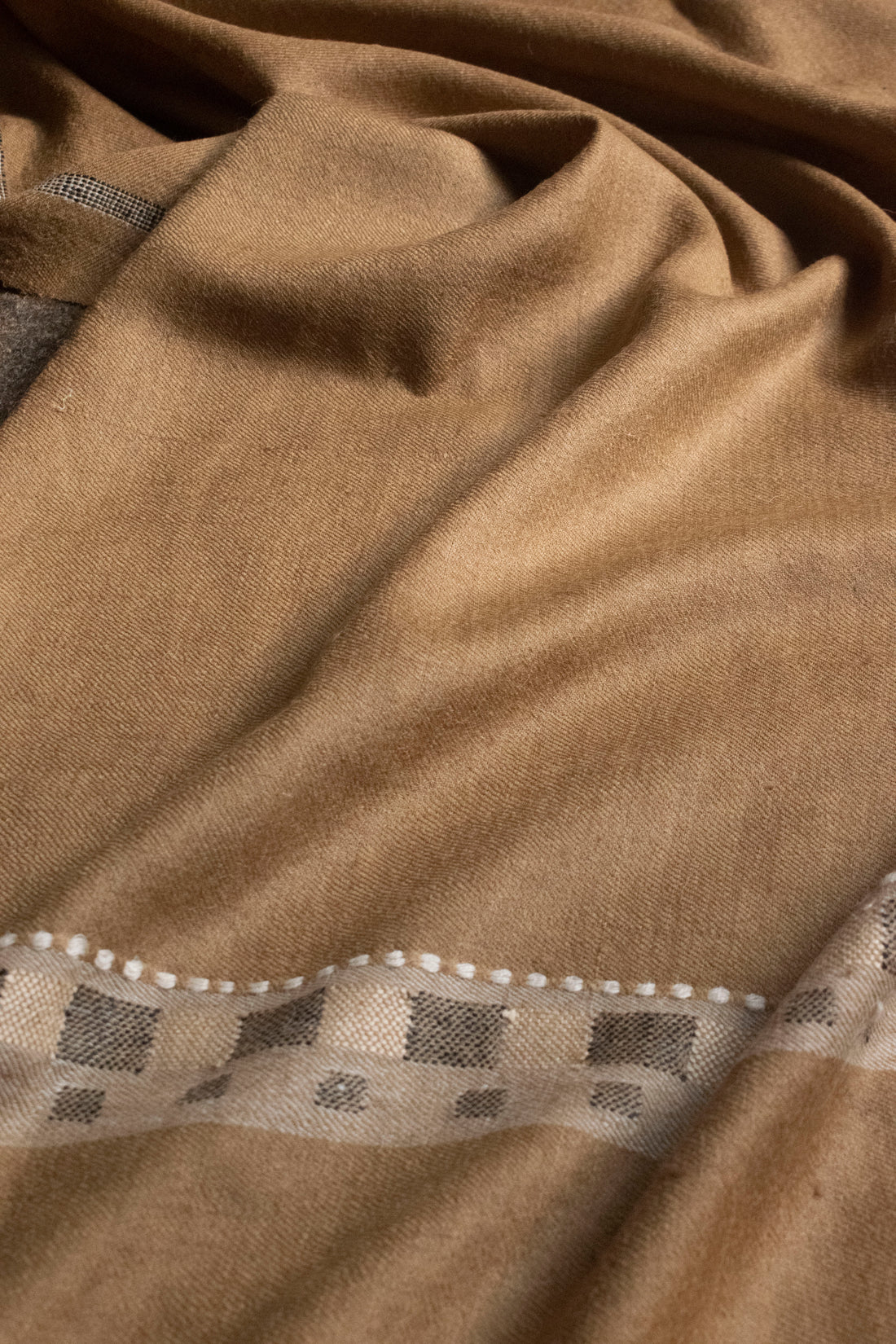 Khampa Shawl (Ladakhi Sheep Wool + Merino Wool) – Looms of Ladakh